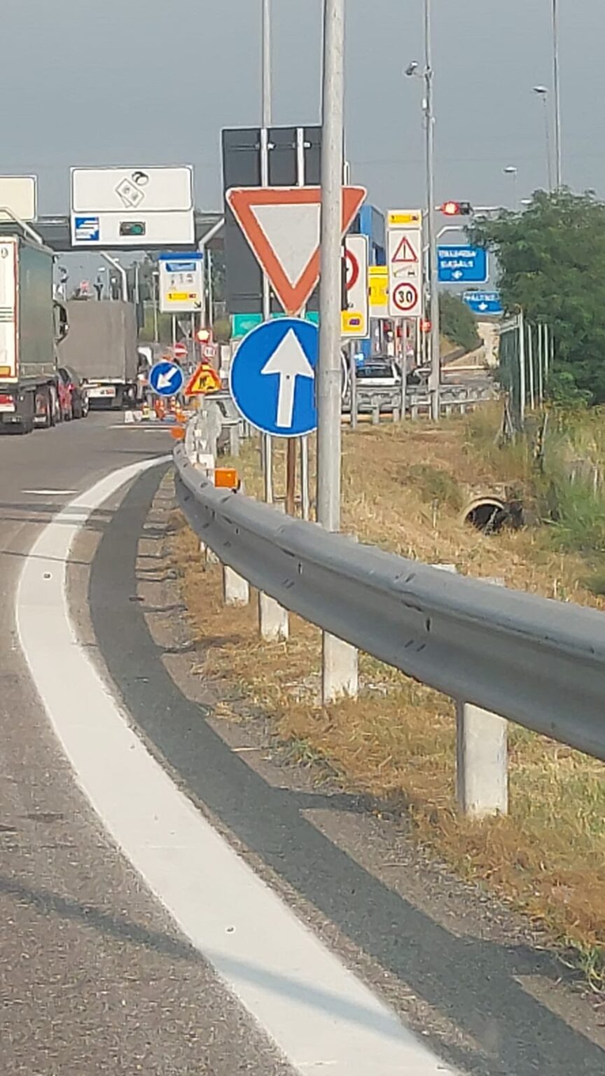La porta Telepass non va: lunghe code al casello di Casale Sud ...