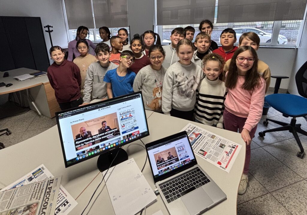 La 5B della Bovio-Cavour in visita alla redazione de Il Piccolo ...