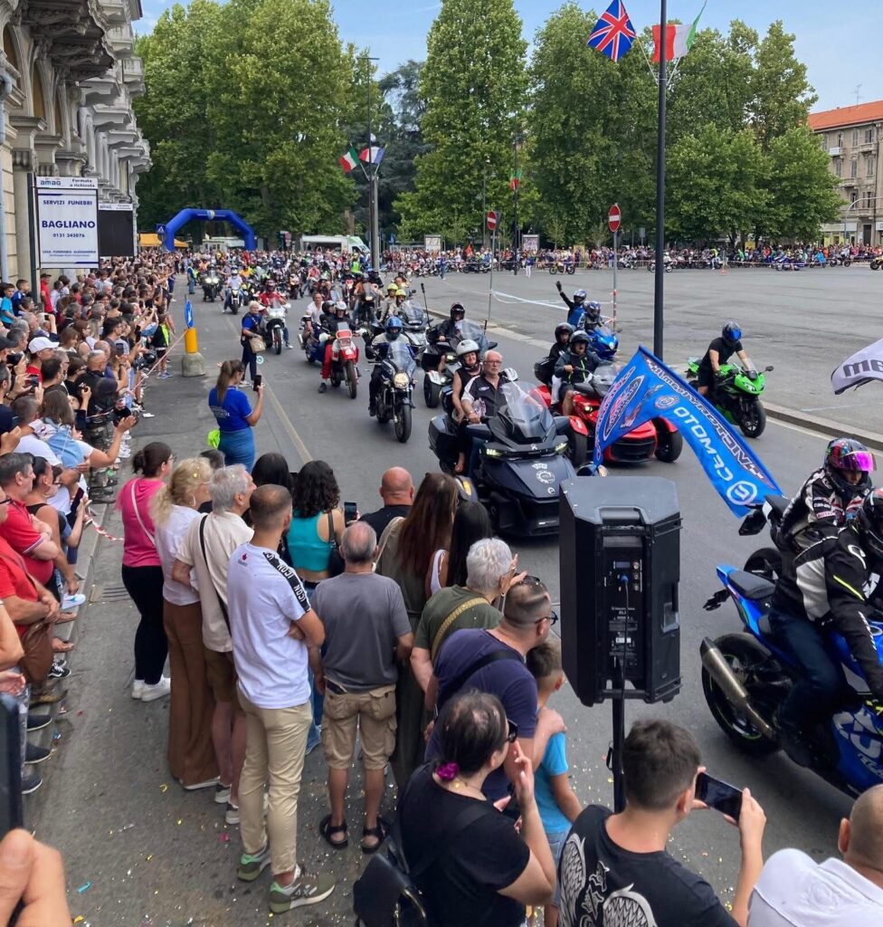 Madonnina dei Centauri, in migliaia alla sfilata: "Una festa che unisce ...