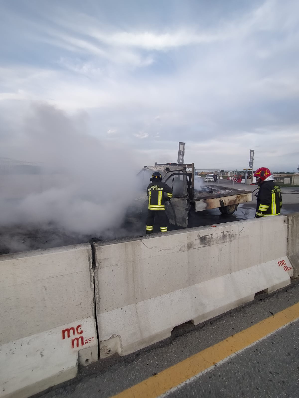 San Michele: diversi principi d’incendio dopo le fiamme sul furgone ...